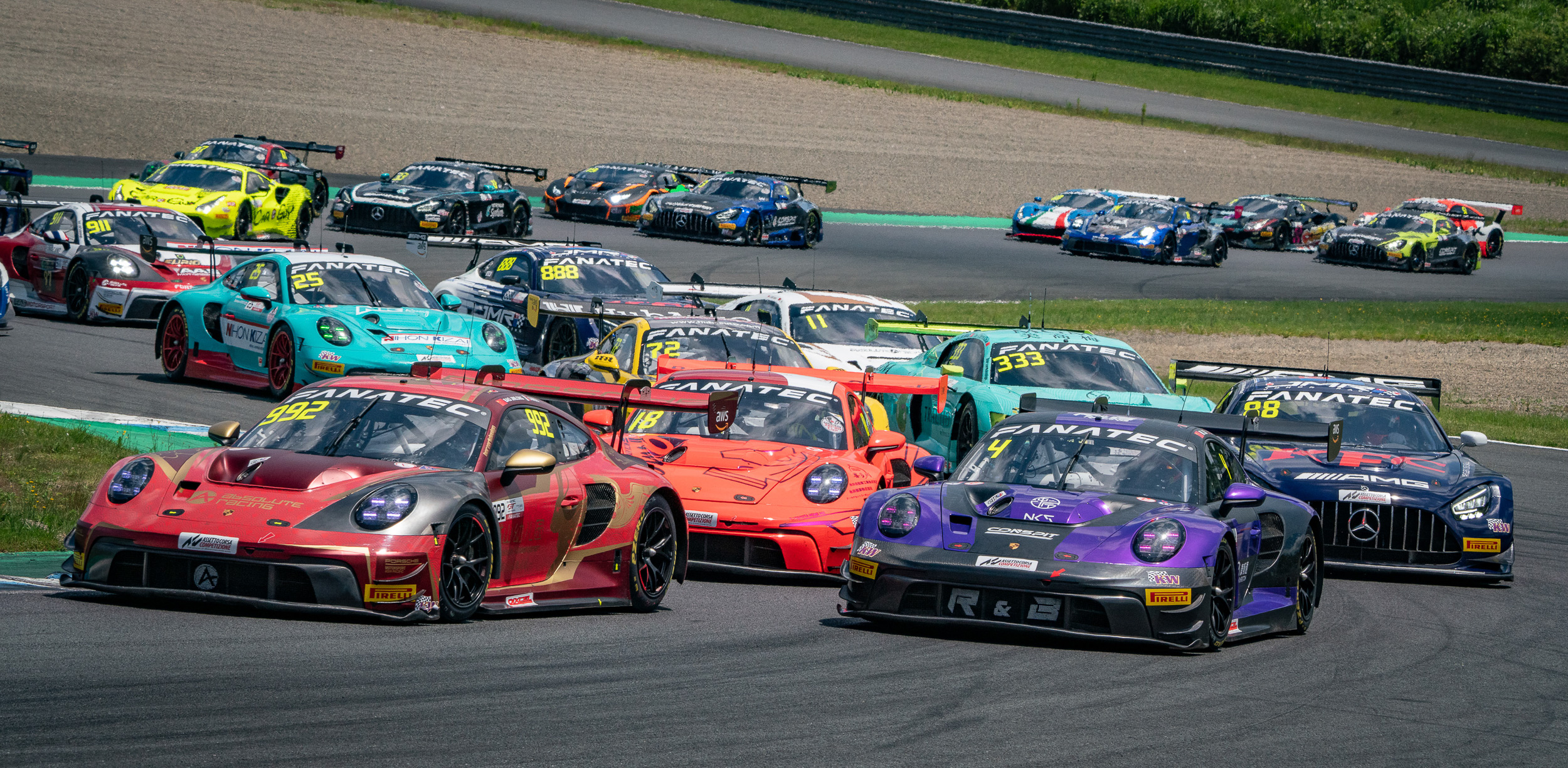 R&BのLUとOlsenがもてぎレース2で初優勝 | GT World Challenge Asia Powered by AWS